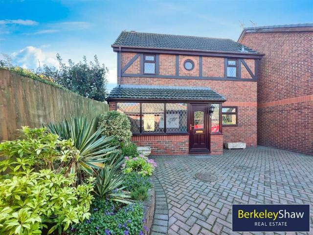 2 bedroom detached house for sale in Bull Cop, Formby, Liverpool, L37