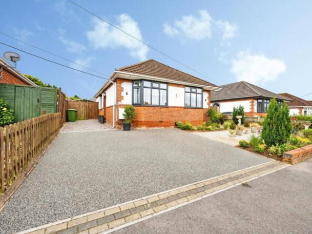2 bedroom detached bungalow for sale in Burns Road, Southampton, SO19