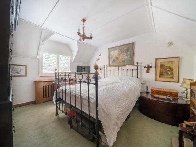 2 bedroom detached house for sale in Epsom Road, Guildford, GU1