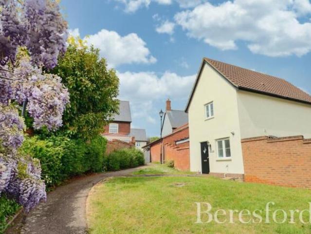 2 bedroom detached house for sale in Kingsford Drive, Chelmer Village, CM2