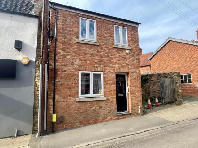 2 bedroom detached house for sale in High Street, Kingsthorpe, Northampton NN2