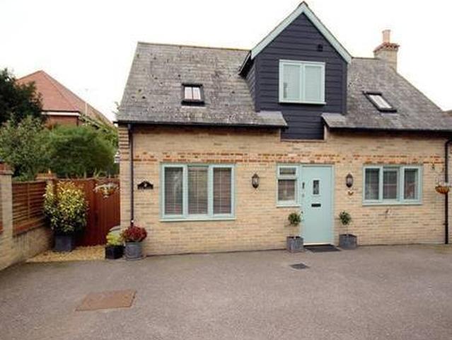 2 bedroom detached house for sale in High Street Henlow SG16 SG16