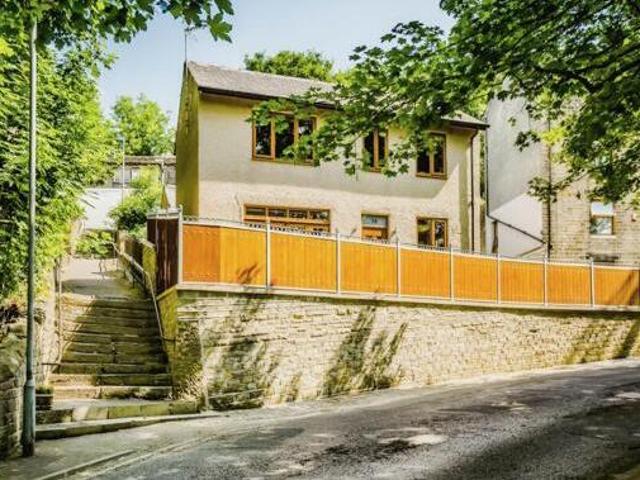 2 Bedroom Detached House For Sale In Huddersfield, West Yorkshire