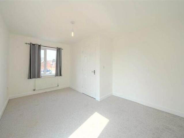2 bedroom detached house for sale in Oaklands Close, Gipton, Leeds, LS8