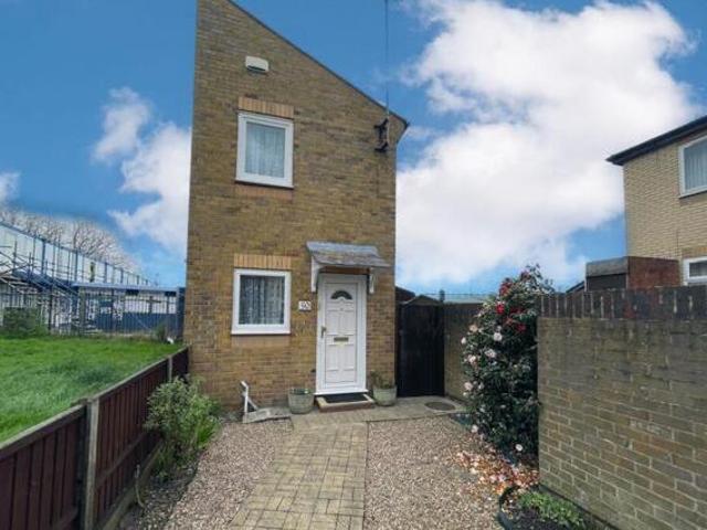 2 Bedroom Detached House For Sale In London
