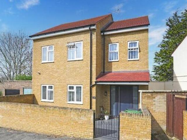 2 Bedroom Detached House For Sale In London