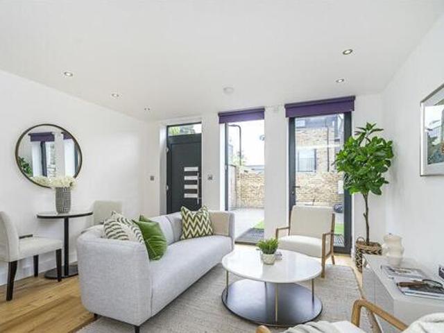 2 Bedroom Detached House For Sale In London