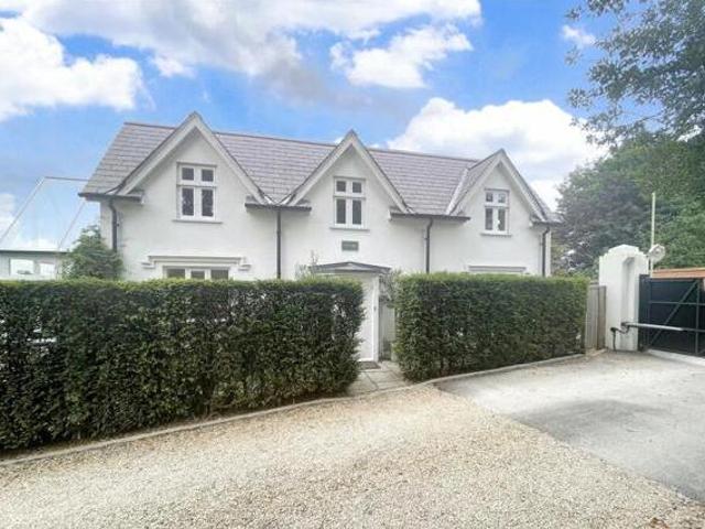 2 Bedroom Detached House For Sale In London