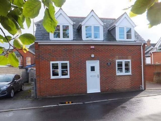 2 bedroom detached house for sale in Levell Court SP11