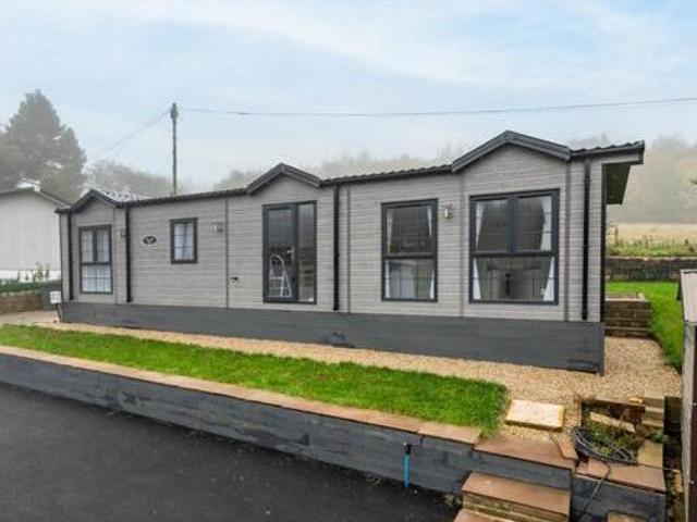 2 Bedroom Detached House For Sale In Leeds, West Yorkshire