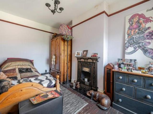 2 bedroom detached house for sale in Montague Road, Slough, SL1