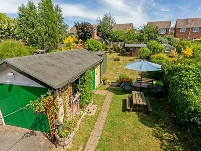 2 Bedroom Detached House For Sale In Maidenhead
