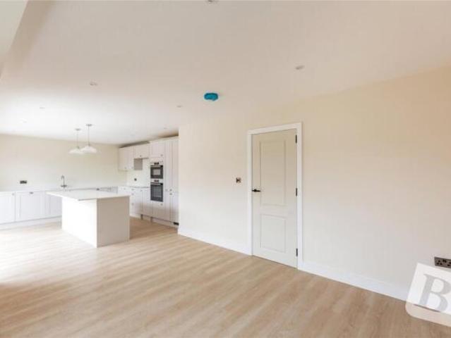 2 bedroom detached house for sale in Mascalls Gardens, Brentwood, Essex, CM14