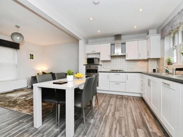 2 bedroom detached house for sale in Sawyers Grove, Brentwood, Essex, CM15