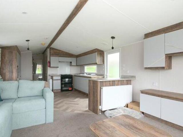 2 Bedroom Detached House For Sale In Shipley, West Yorkshire