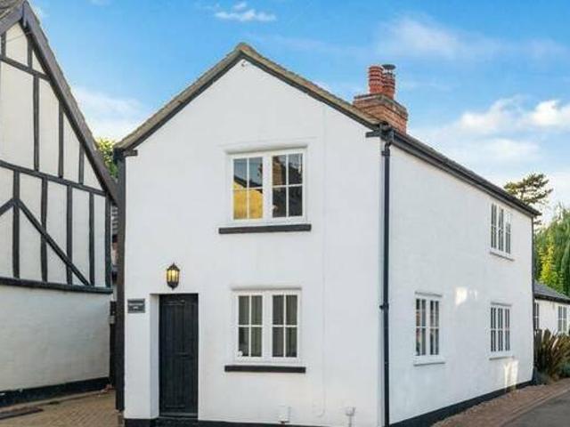 2 bedroom detached house for sale in Station Road Toddington LU5