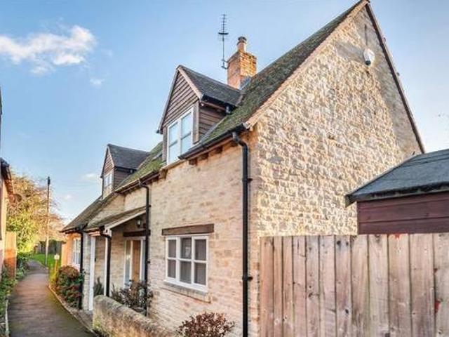 2 bedroom detached house for sale in Station Road Wheatley Oxford OX33