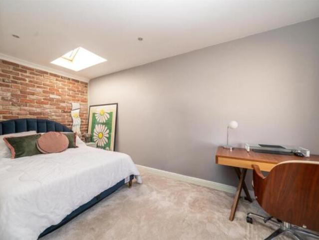 2 bedroom detached house for sale in Queens Road, Watford, WD17