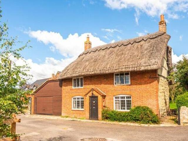 2 Bedroom Detached House For Sale In Whitchurch, Buckinghamshire