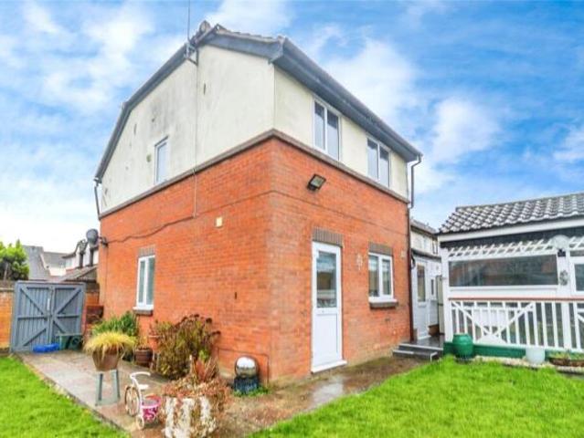2 bedroom detached house for sale in Whitsun Pasture, Willen Park, Milton Keynes, Buckinghamshire, MK15