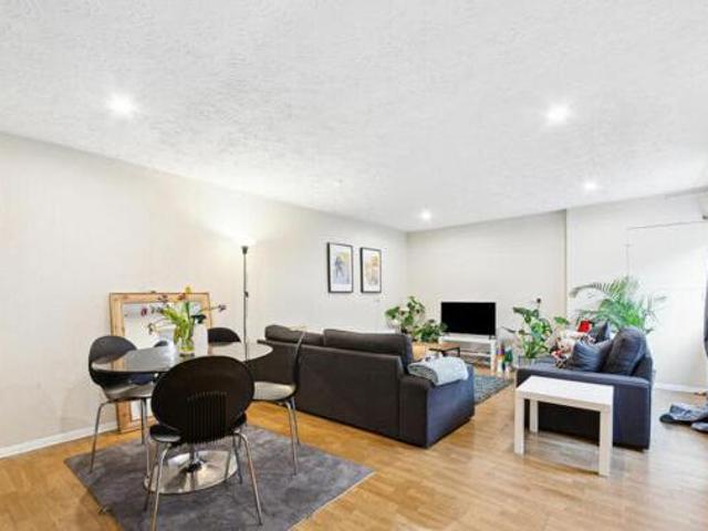 2 Bedroom Detached House For Sale In Wimbledon