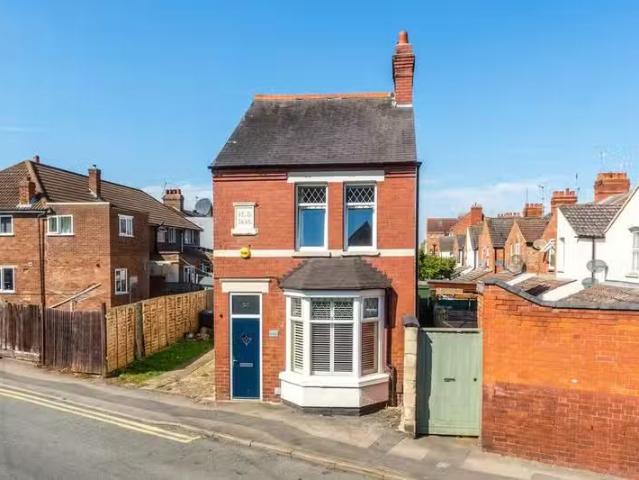 2 bedroom detached house for sale in Windmill Road, Rushden, N.