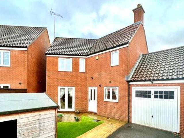 2 Bedroom Detached House For Sale In Thornbury, South Gloucestershire