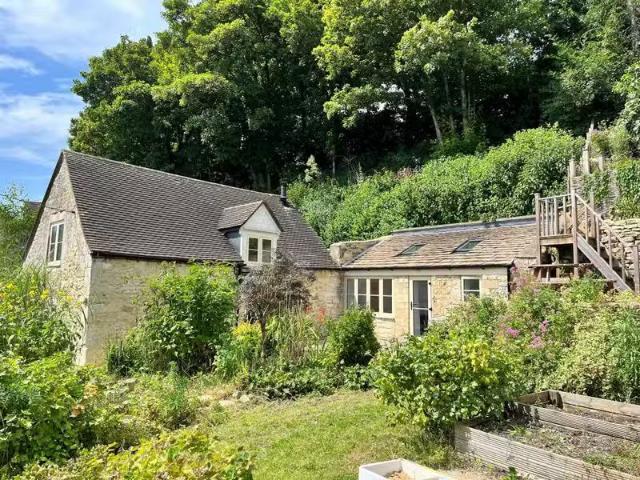 2 bedroom detached house for sale in Vicarage Street, Painswic.