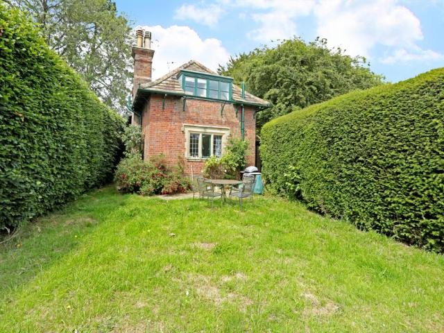 2 bedroom detached house to rent