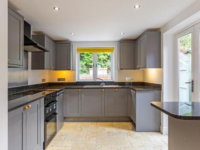 2 bedroom detached house to rent