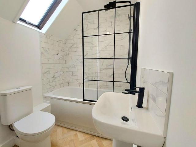 2 bedroom detached house to rent