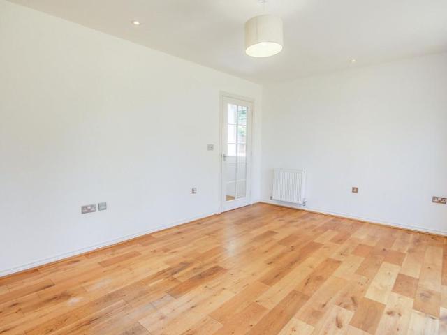 2 bedroom detached house to rent