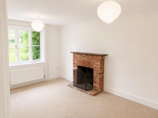 2 bedroom detached house to rent