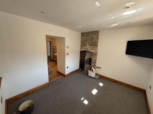 2 bedroom detached house to rent
