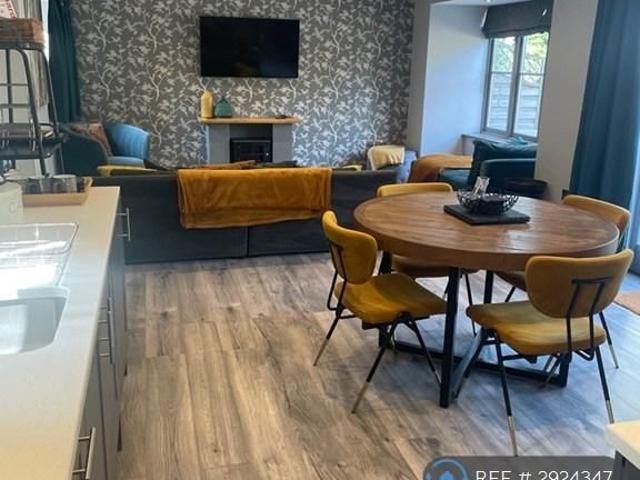 2 bedroom detached house to rent