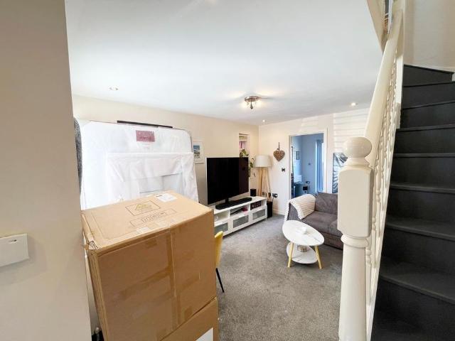 2 bedroom detached house to rent