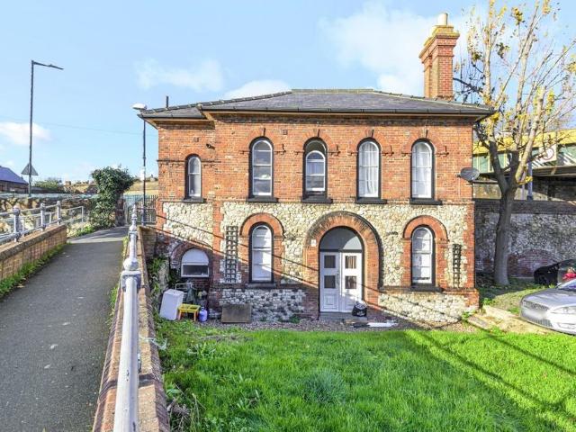 2 bedroom detached house to rent