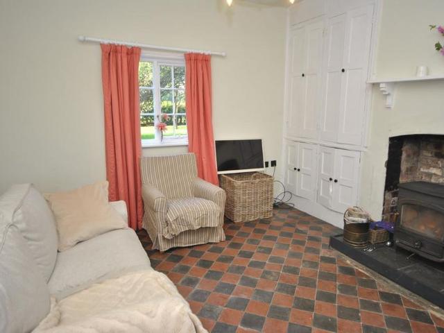 2 bedroom detached house to rent