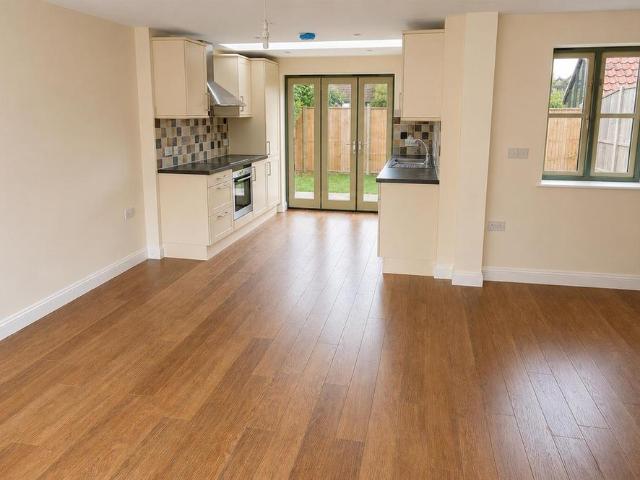 2 bedroom detached house to rent