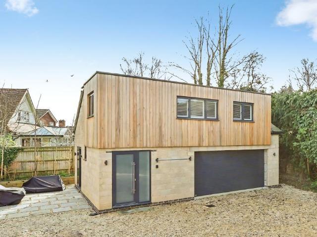 2 bedroom detached house to rent
