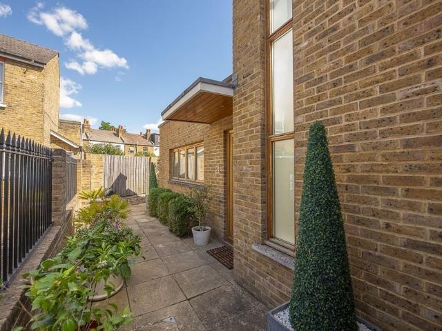2 bedroom detached house to rent