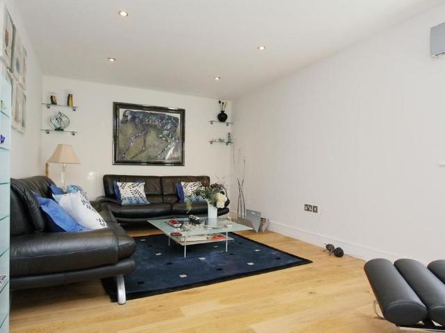 2 bedroom detached house to rent