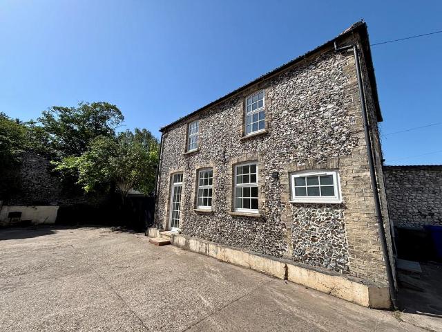 2 bedroom detached house to rent