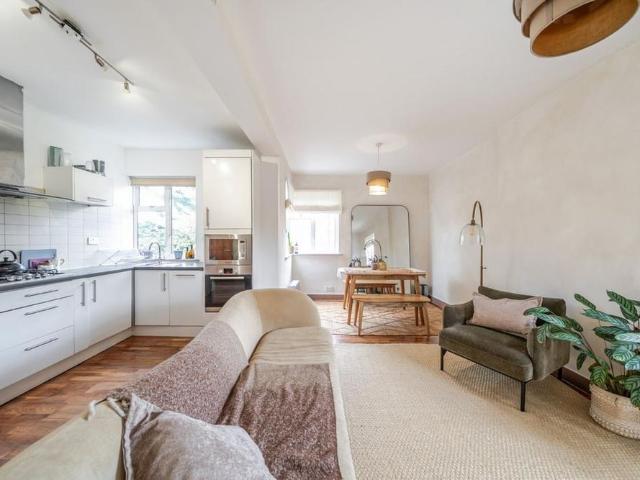 2 bedroom detached house to rent