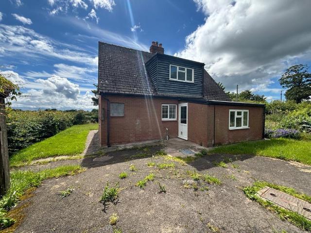 2 bedroom detached house to rent