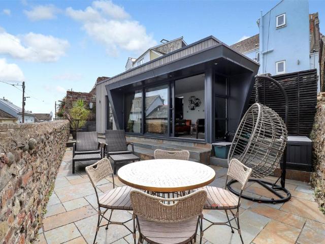 2 bedroom detached house to rent
