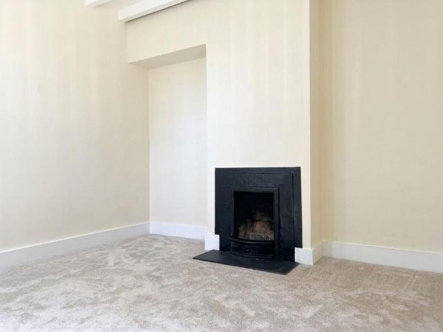 2 bedroom detached house to rent