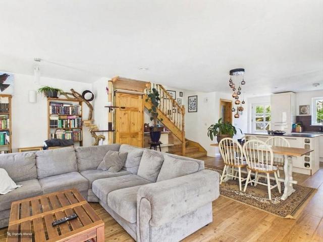 2 bedroom detached house to rent