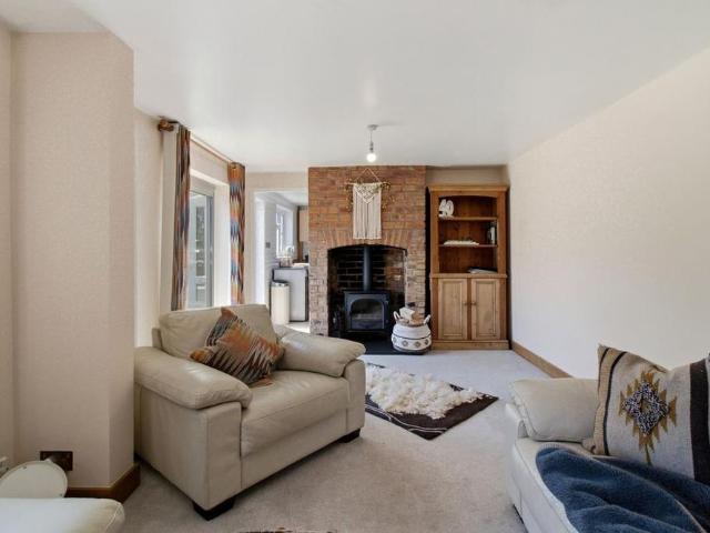 2 bedroom detached house to rent