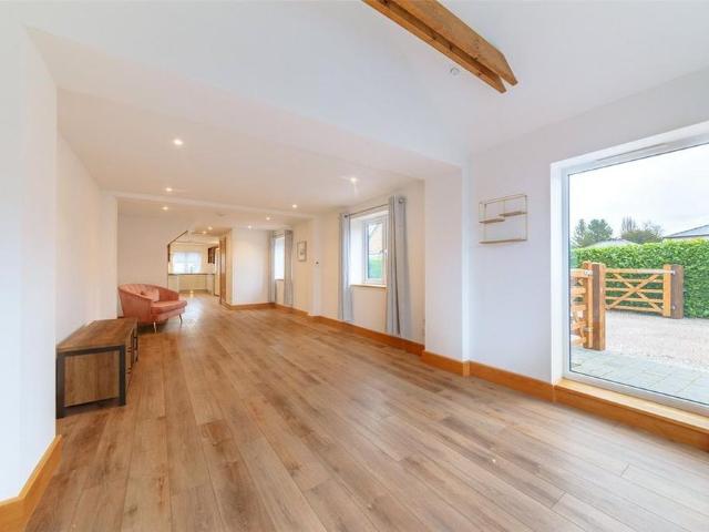 2 bedroom detached house to rent